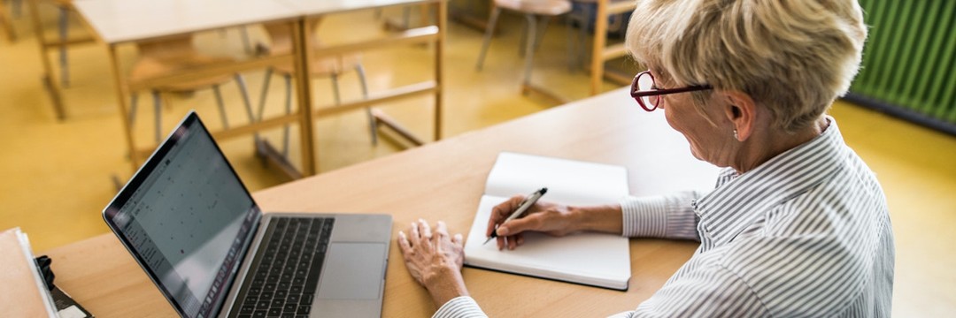 4 Teacher Evaluation Models to Use (With Examples!) | Prodigy Education